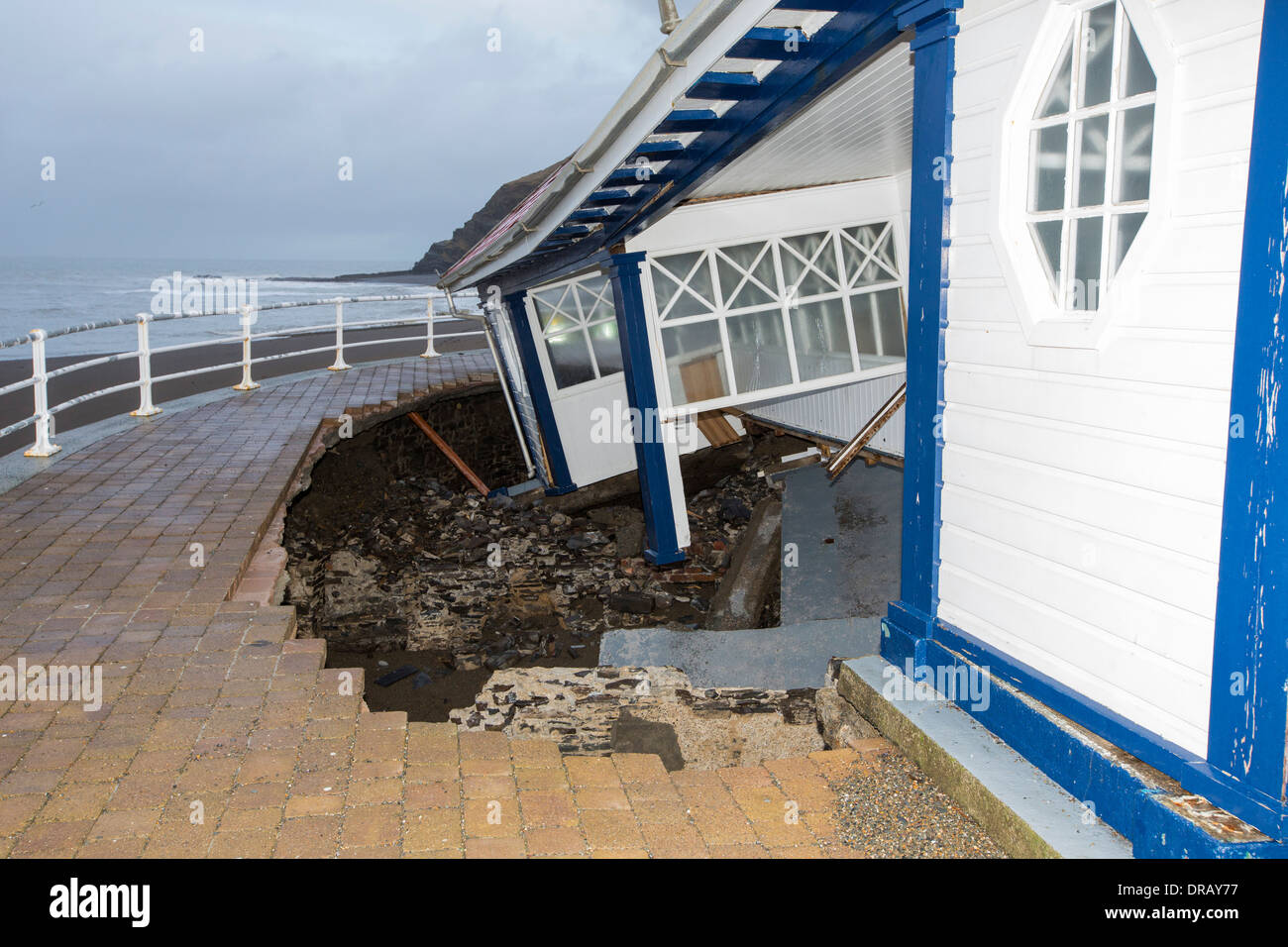 Red wall collapse hi-res stock photography and images - Alamy