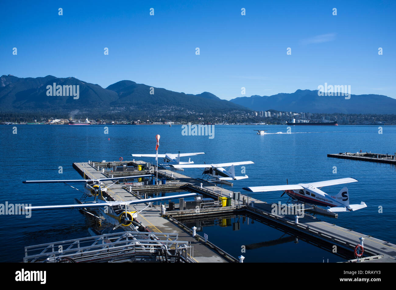 Float planes in harbor vancouver hi-res stock photography and images ...