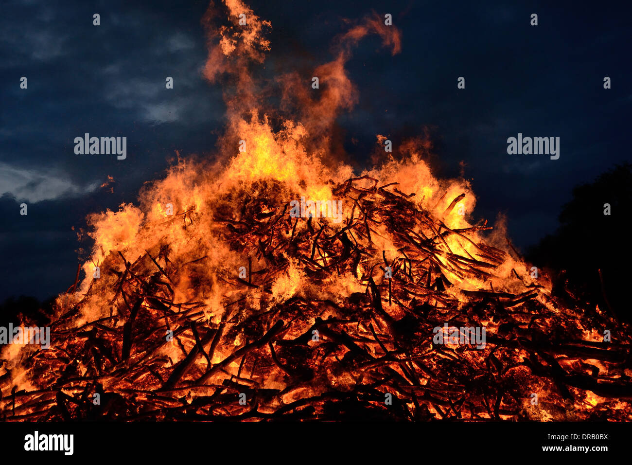 Huge bonfire hi-res stock photography and images - Alamy