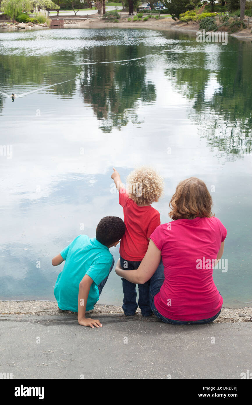 Rear view of women and three children hi-res stock photography and ...