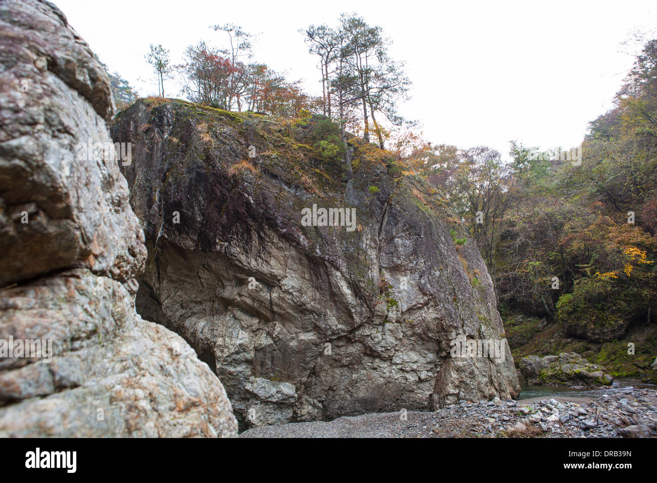 Huge rock hi-res stock photography and images - Alamy