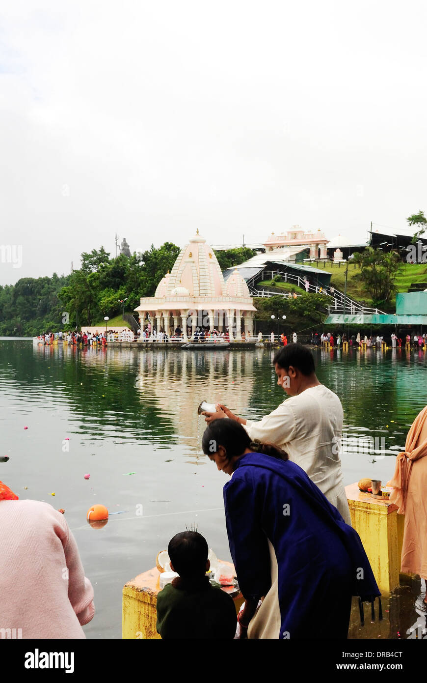 People praying at Mahashivratri in Mauritius Stock Photo - Alamy
