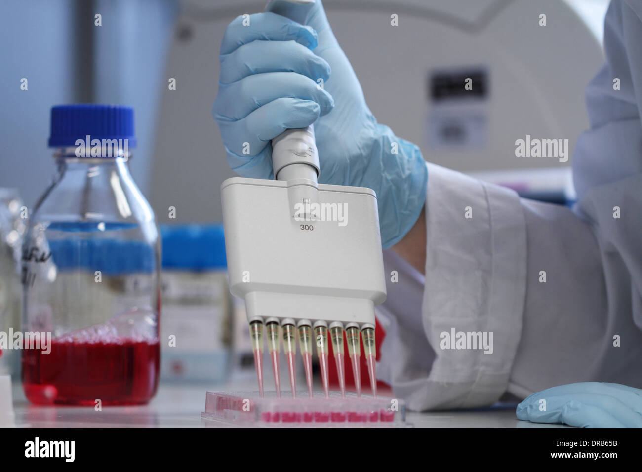 Multi pipette hi-res stock photography and images - Alamy