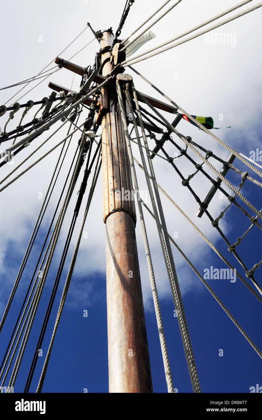 Ropes and mast on ship Stock Photo - Alamy