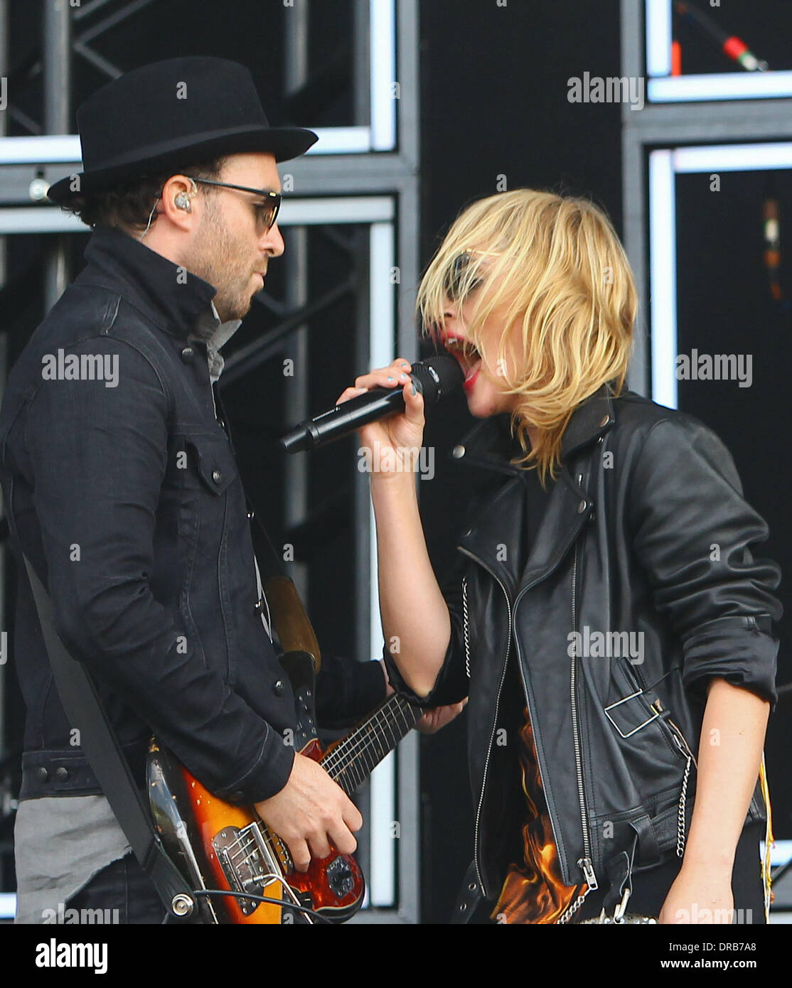 James Shaw and Emily Haines of Metric Barclaycard Wireless Festival ...