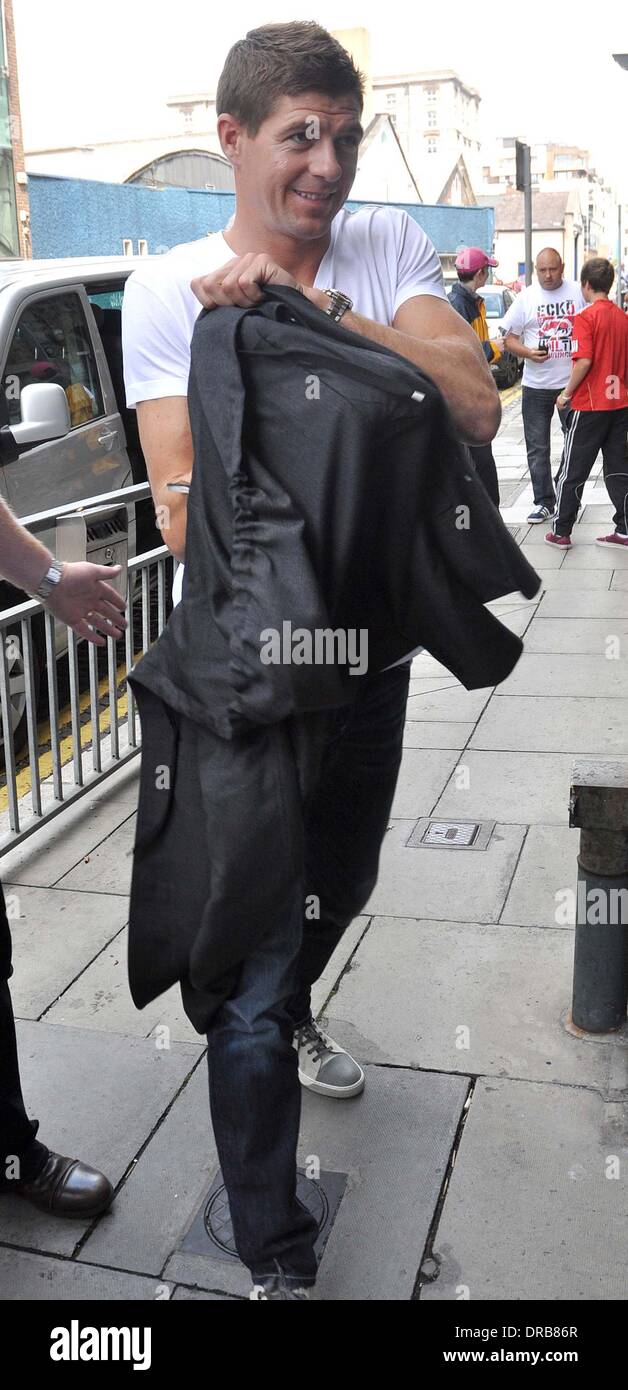 Steven Gerrard leaves Dublin's 98FM radio studios Dublin, Ireland - 07. ...