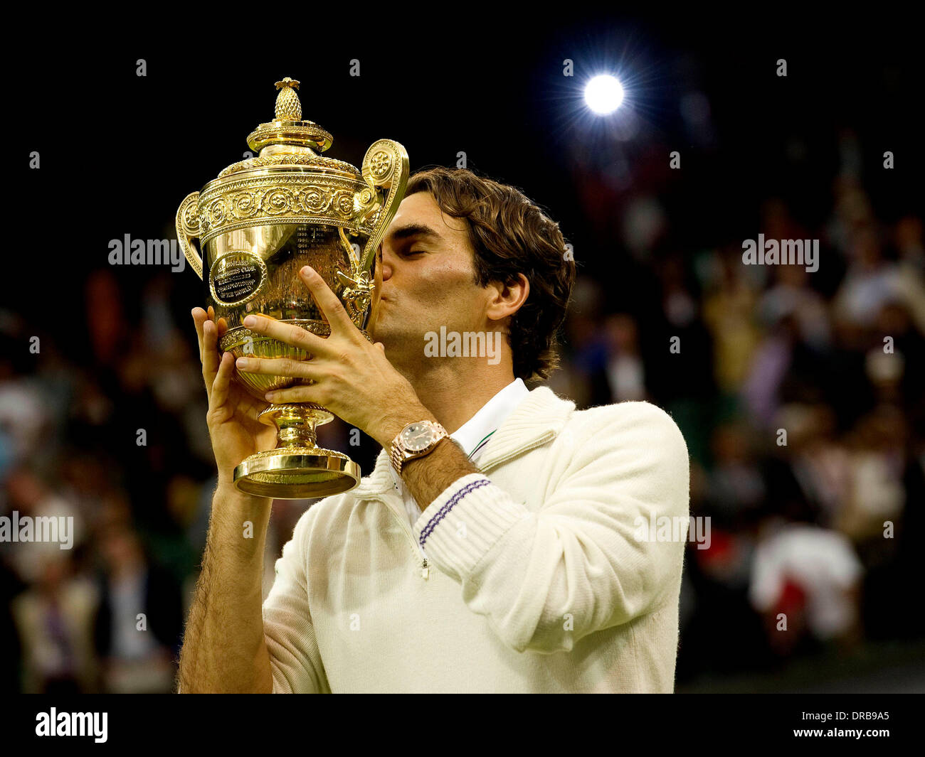 Roger Federer celebrates victory with his trophy after the Wimbledon ...
