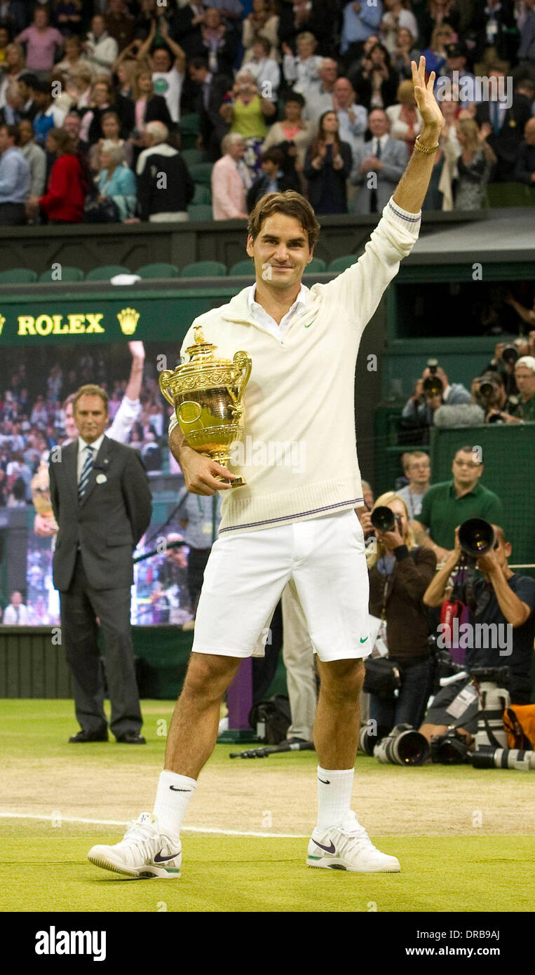 Roger Federer celebrates victory with his trophy after the Wimbledon ...
