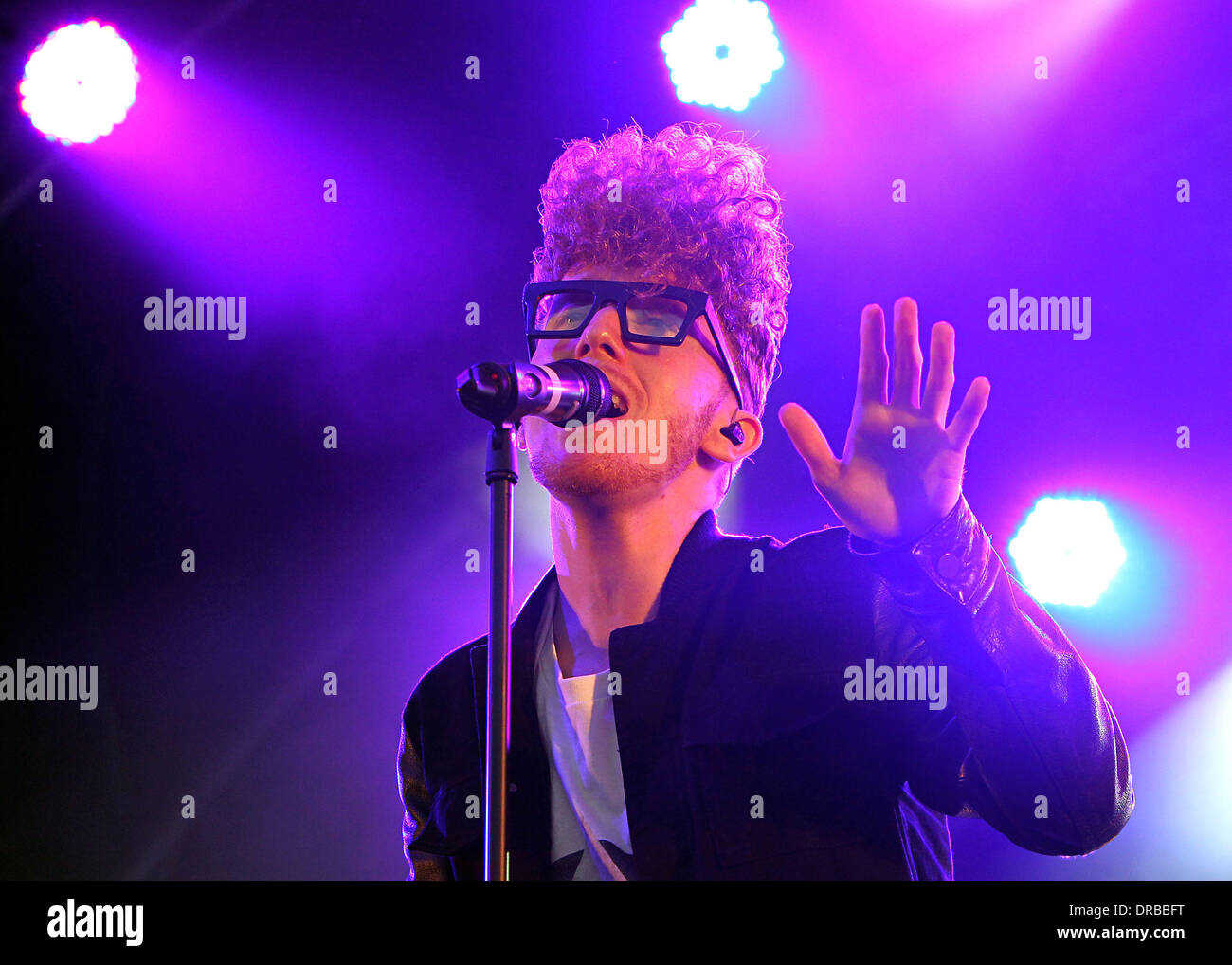 Soul singer and songwriter Gareth Daley performing on stage in the ...
