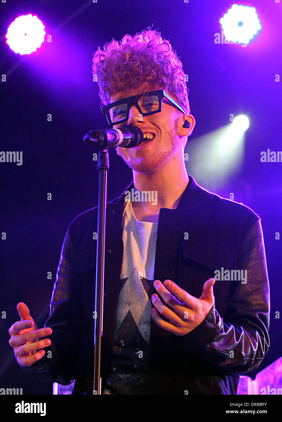 Soul singer and songwriter Gareth Daley performing on stage in the ...
