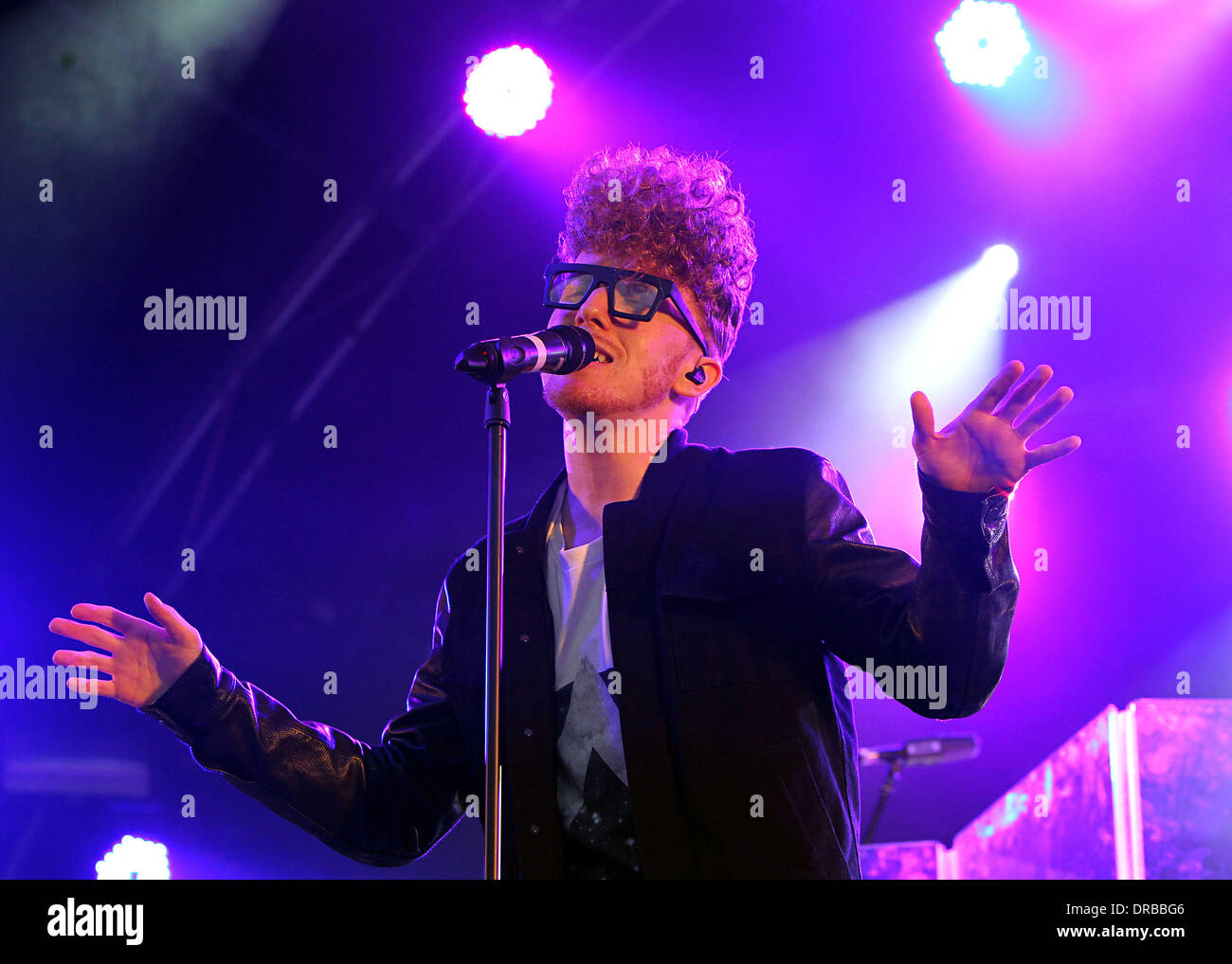 Soul singer and songwriter Gareth Daley performing on stage in the ...