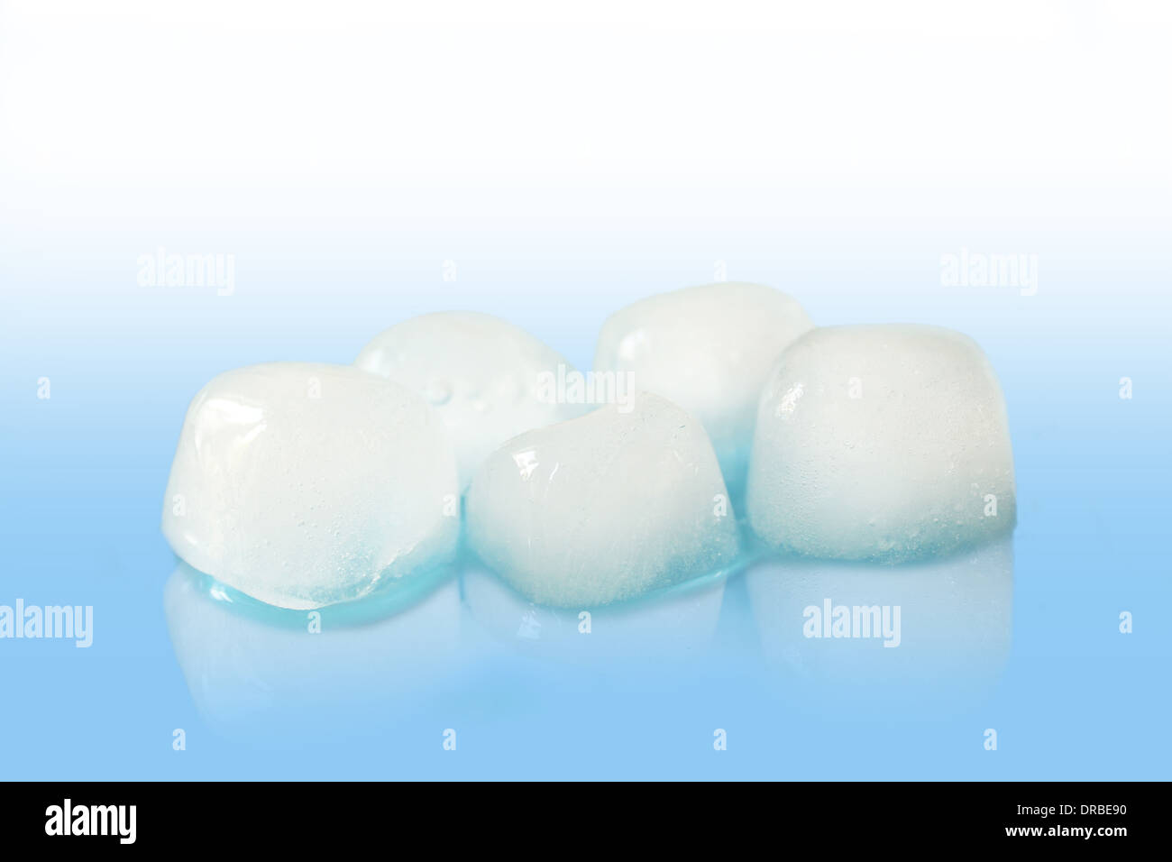 Ice blue cooler hi-res stock photography and images - Alamy