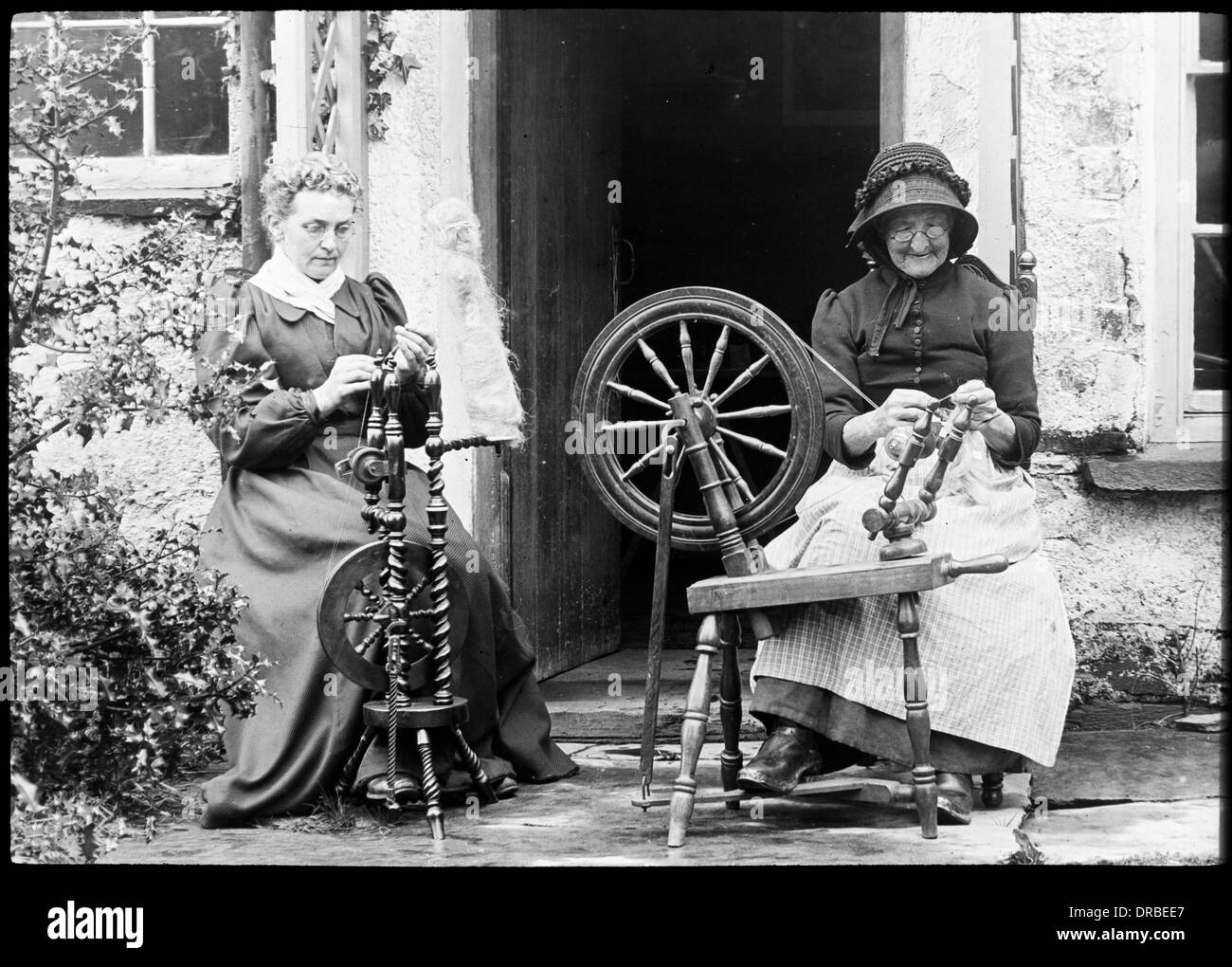 Lady spinning wool spinning wheel hi-res stock photography and images ...