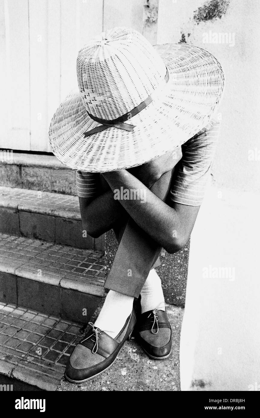 Indian man with one leg Black and White Stock Photos & Images - Alamy