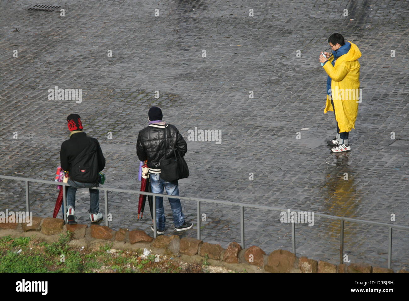 Rome italian street rain raining hi-res stock photography and images ...
