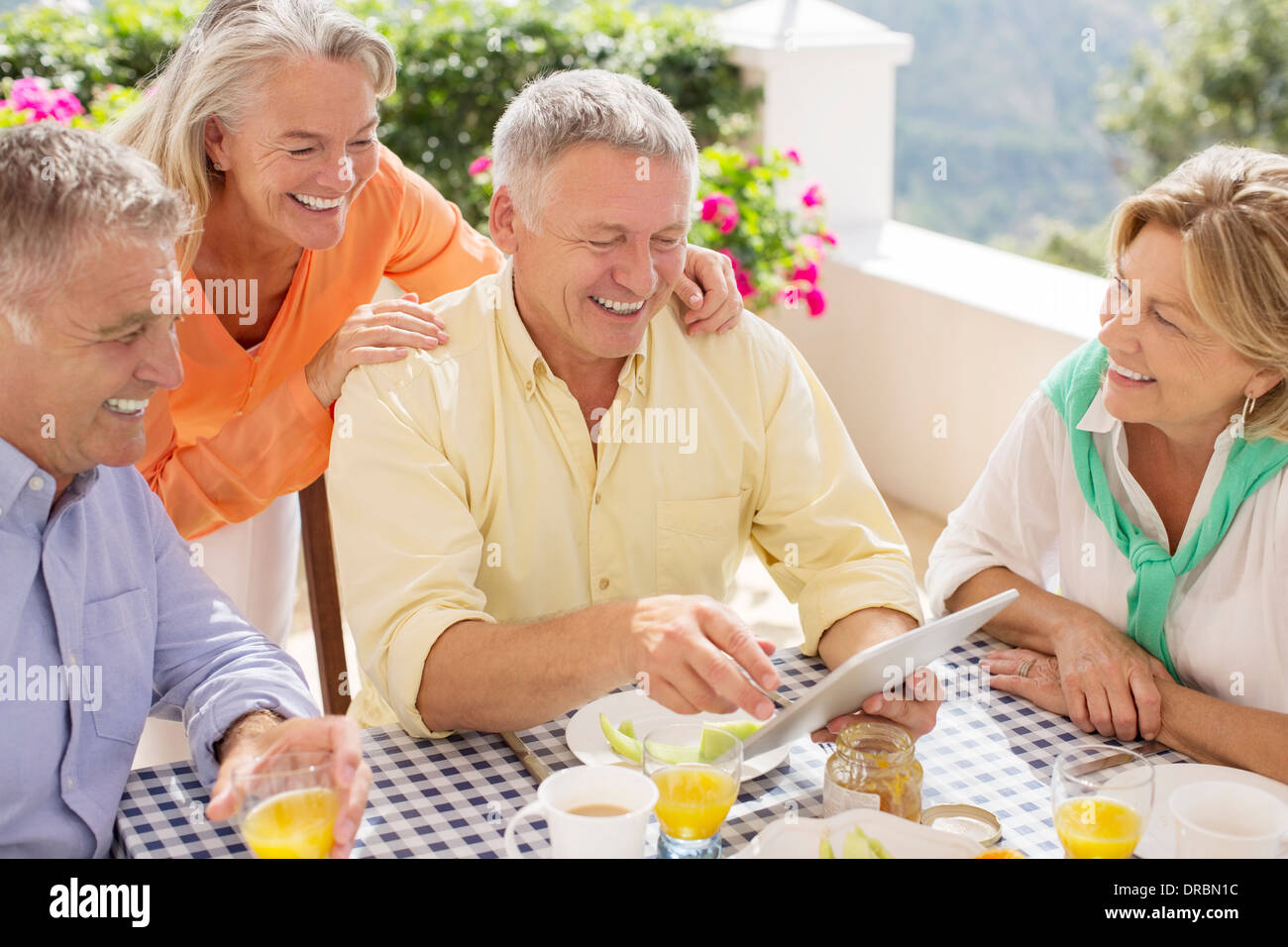 Social media computer tablet hi-res stock photography and images - Alamy