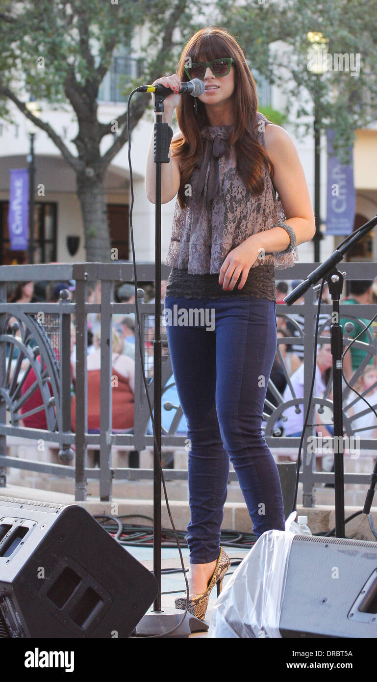 Rachel Reinhart Country band Gloriana play a free concert in City Place ...