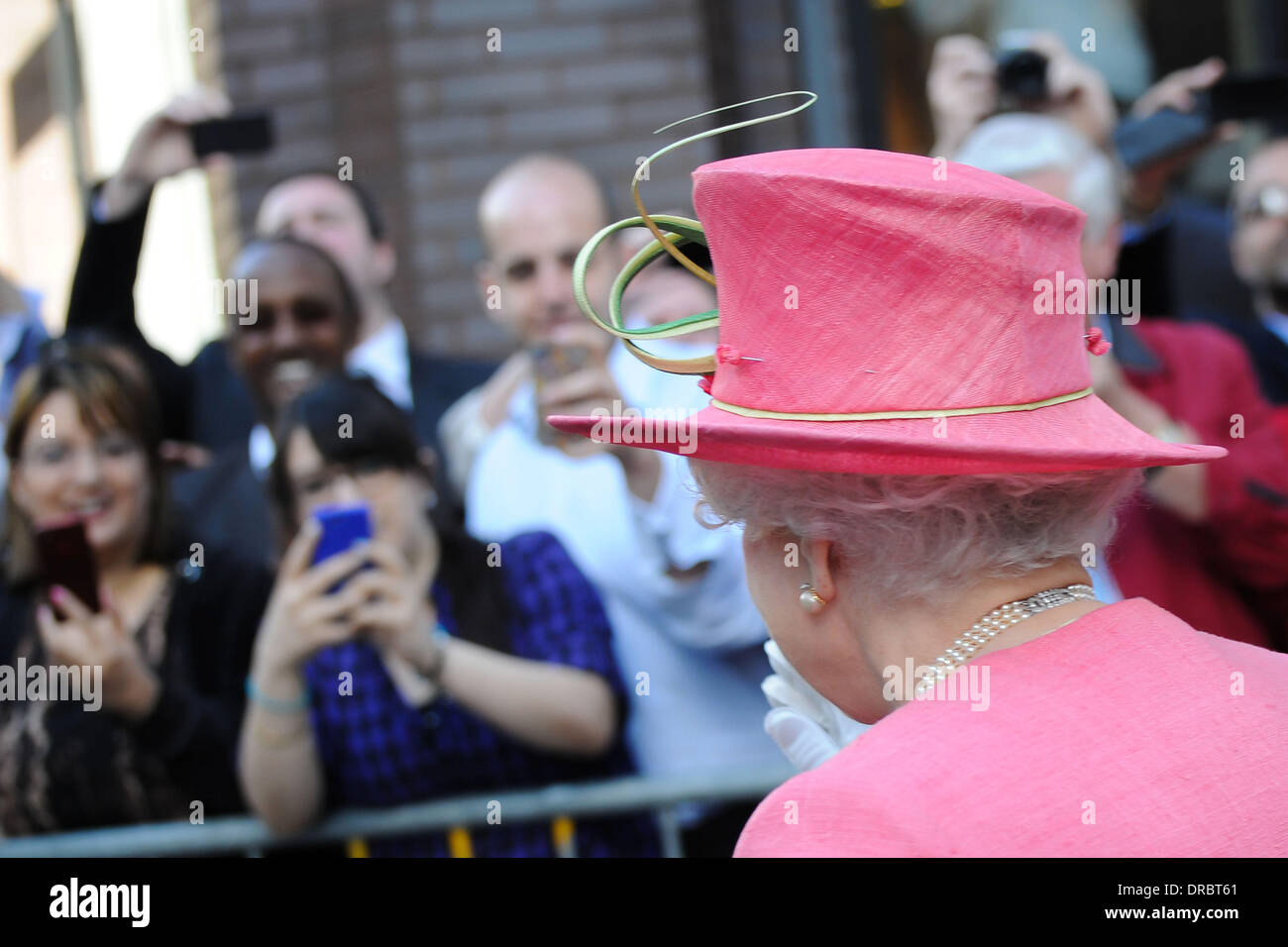 Queen elizabeth ii arrives train hi-res stock photography and images ...