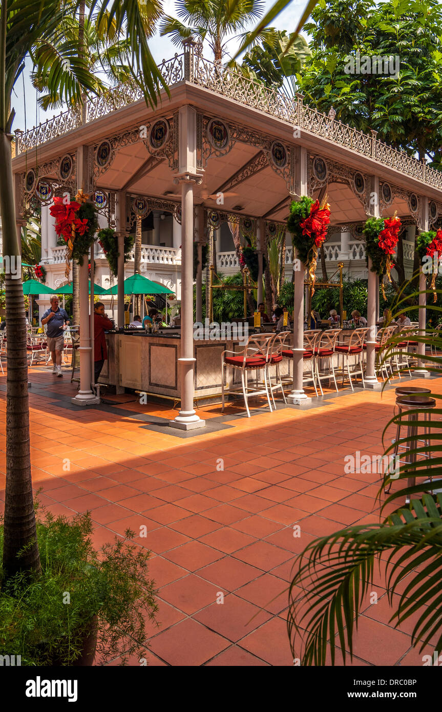 Raffles hotel outdoor terrace courtyard hi-res stock photography and ...