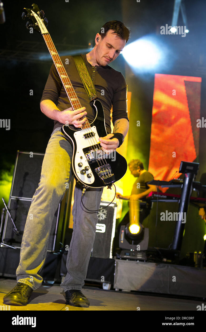 Snow Patrol performing live on stage during the Festival Optimus Alive ...