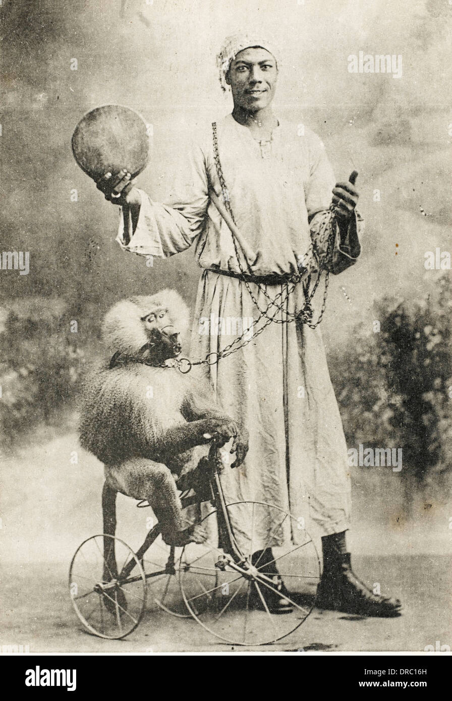 Egyptian street entertainer with performing monkey Stock Photo - Alamy