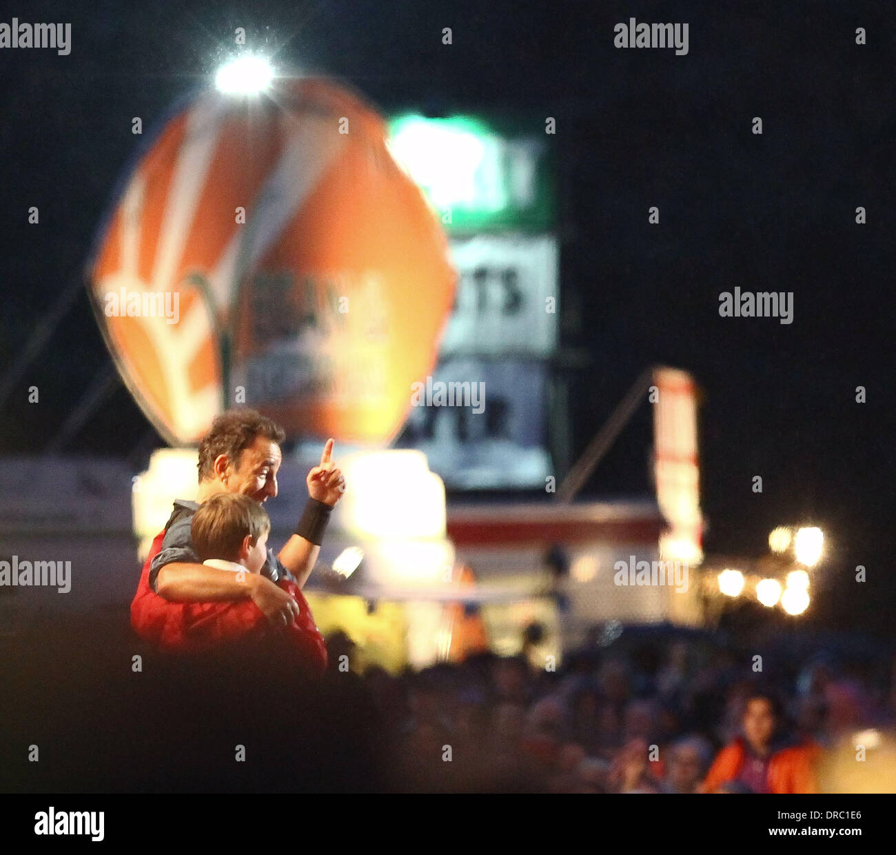 Bruce springsteen paparazzi hi-res stock photography and images - Alamy