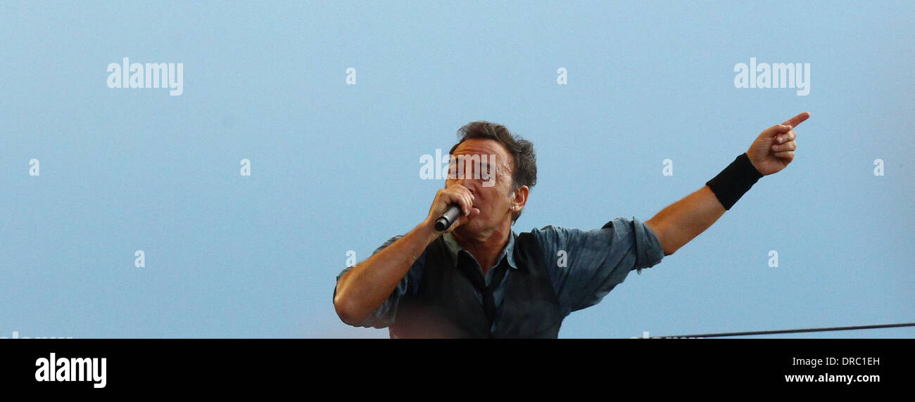 Bruce springsteen paparazzi hi-res stock photography and images - Alamy