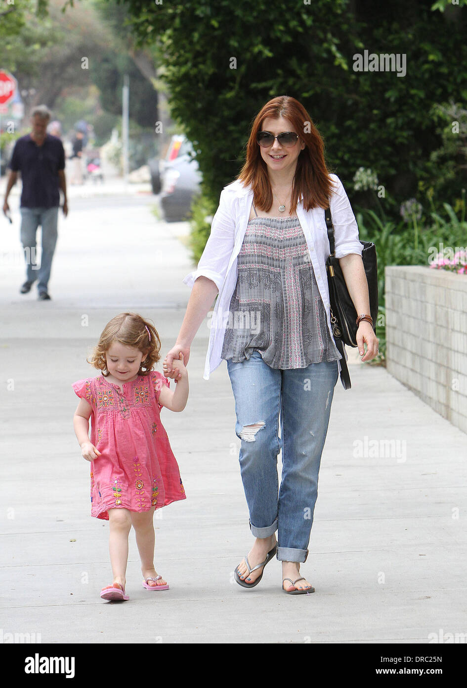 Alyson Hannigan and her adorable daughter Satyana head to a nail salon ...