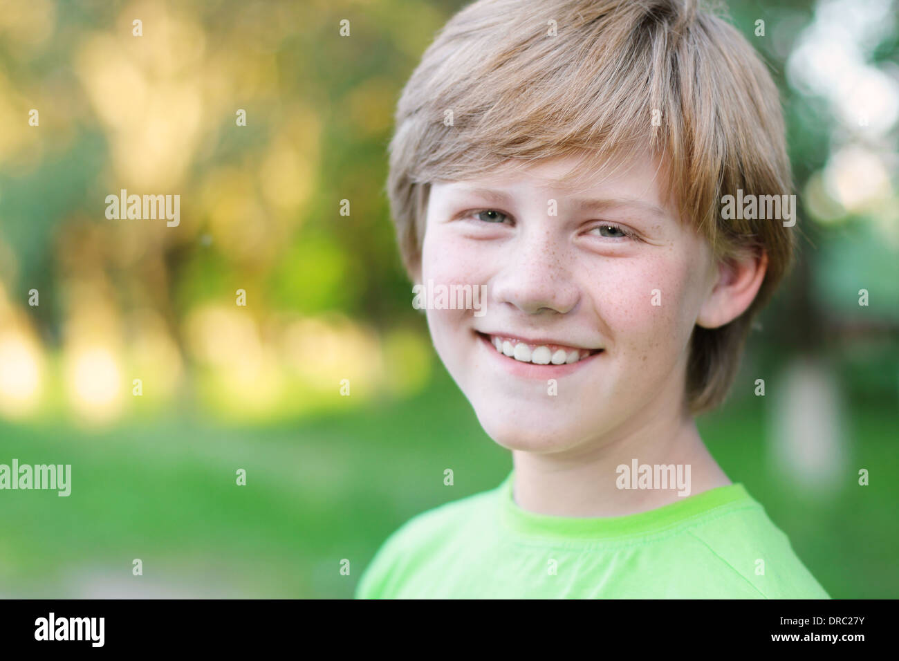 boy outdoor Stock Photo - Alamy