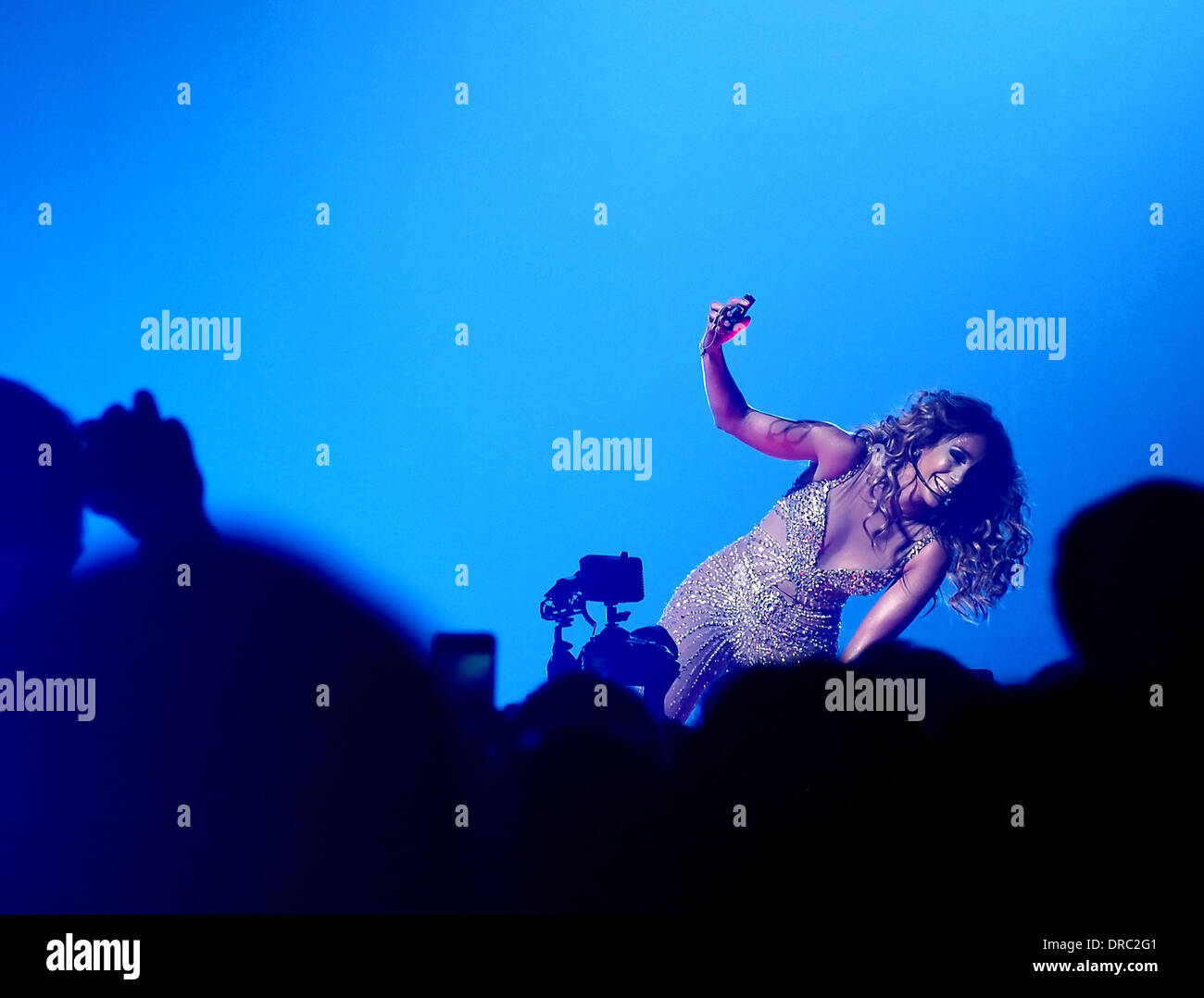 Jennifer lopez performing tour hi-res stock photography and images - Alamy