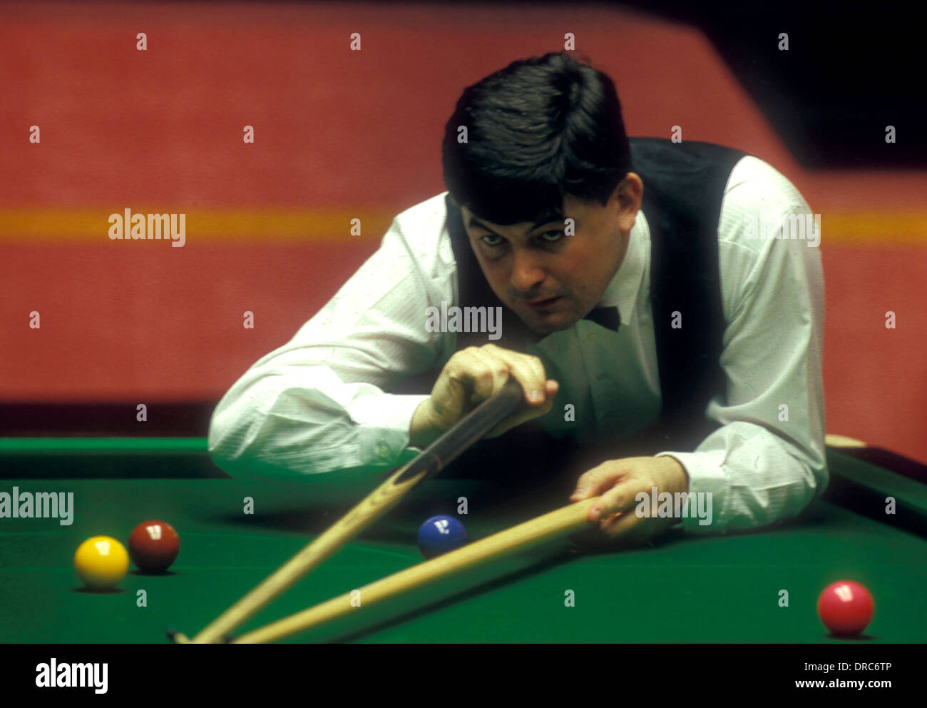 John Parrott at The Embassy World Snooker Tournament, Crucible Theatre ...