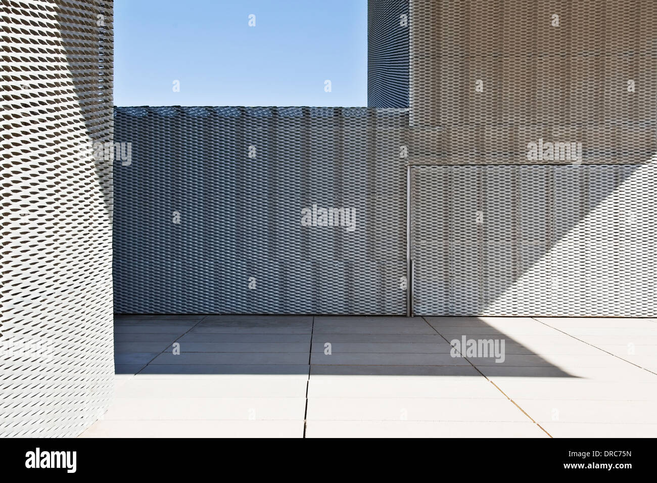 Sunlight building hi-res stock photography and images - Alamy