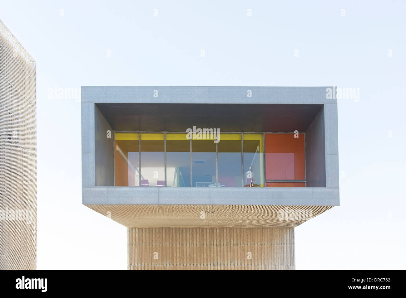Building overhang hi-res stock photography and images - Alamy