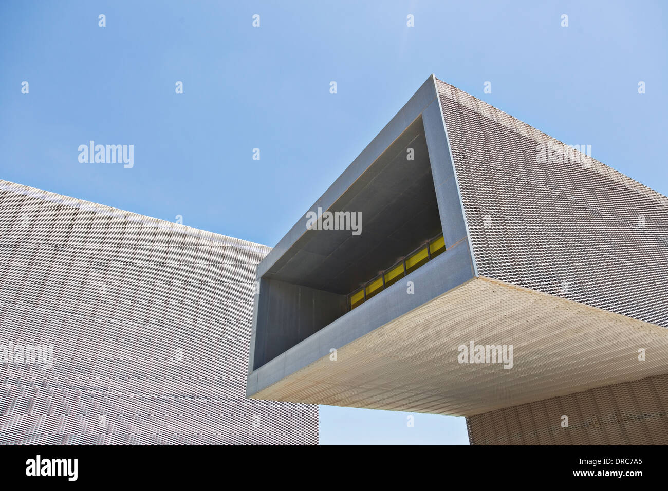 Building overhang hi-res stock photography and images - Alamy