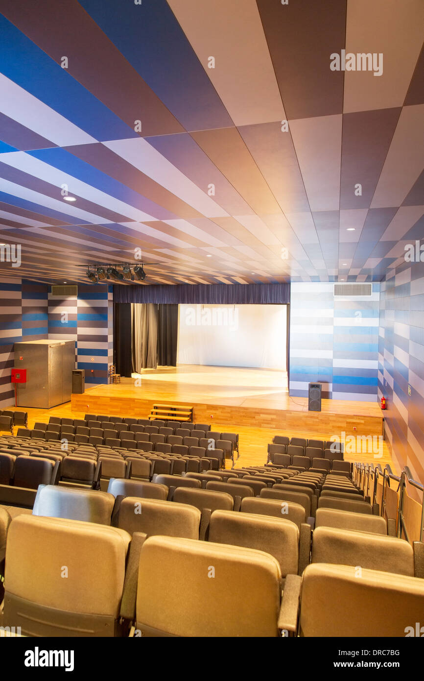 Empty stage theater hi-res stock photography and images - Alamy