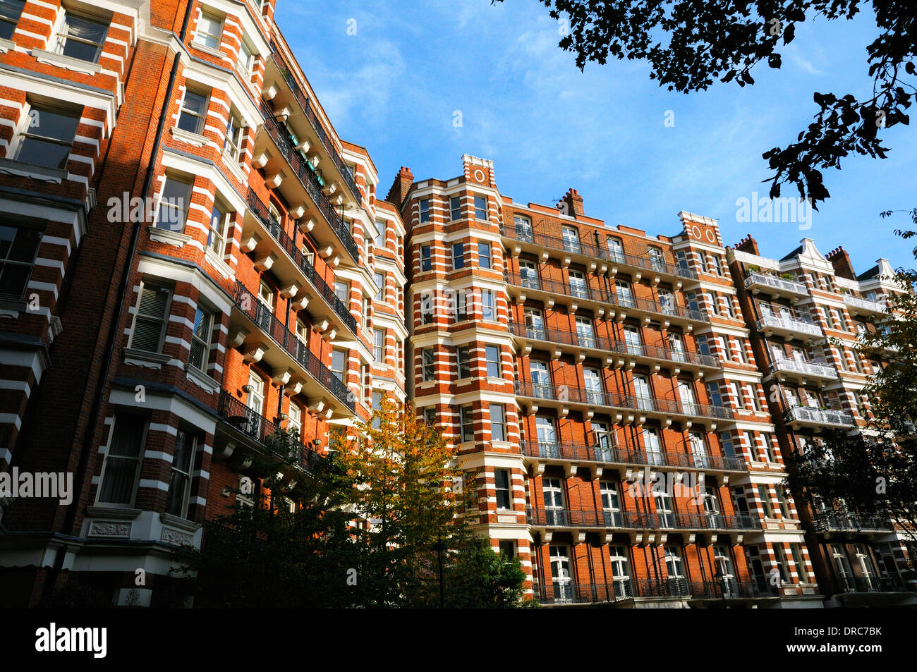Victorian mansion block, london hi-res stock photography and images - Alamy