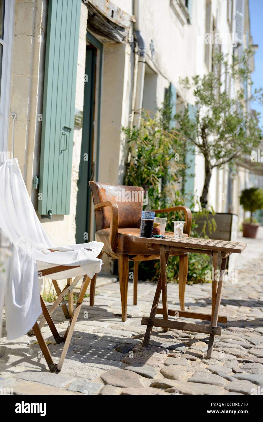 Beautiful table set outside hi-res stock photography and images - Alamy