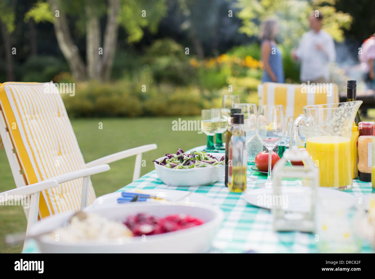 Woman lunch outside bar hi-res stock photography and images - Alamy