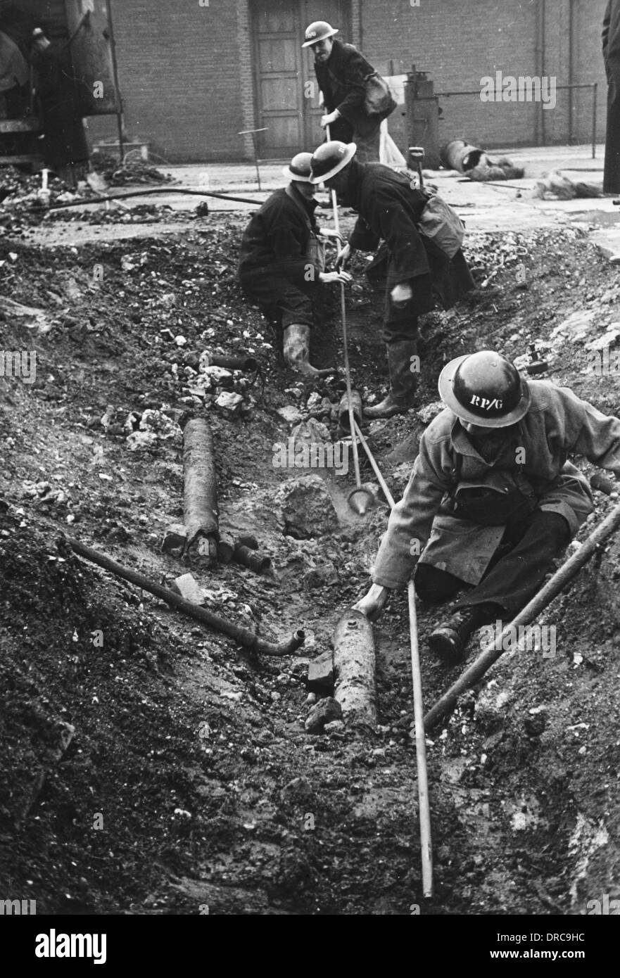 Wwii air raid fire Black and White Stock Photos & Images - Alamy