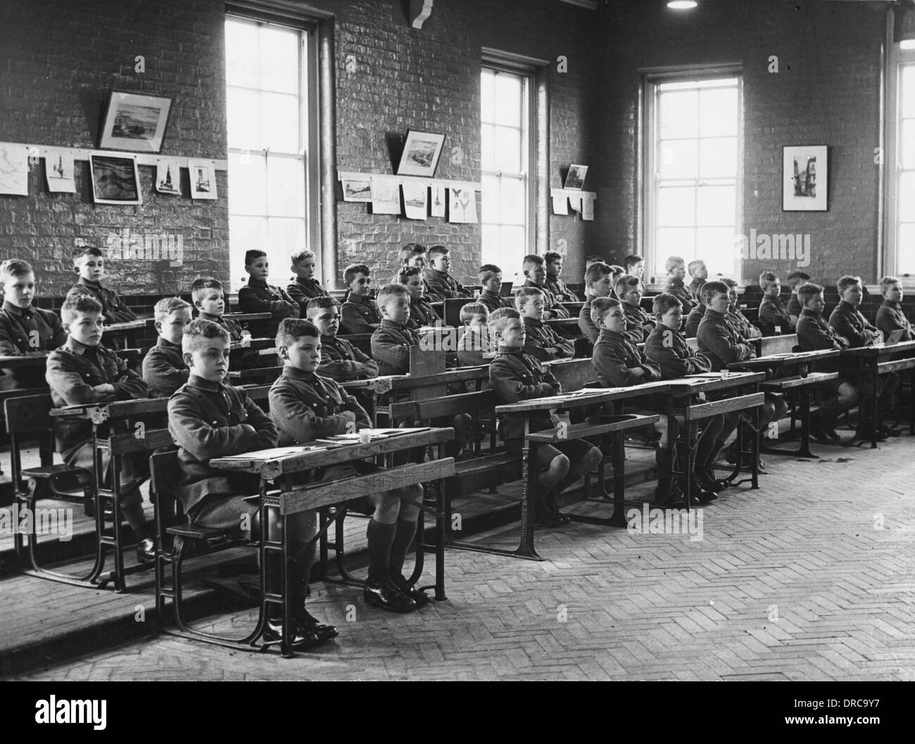 Boys in classroom england hi-res stock photography and images - Alamy