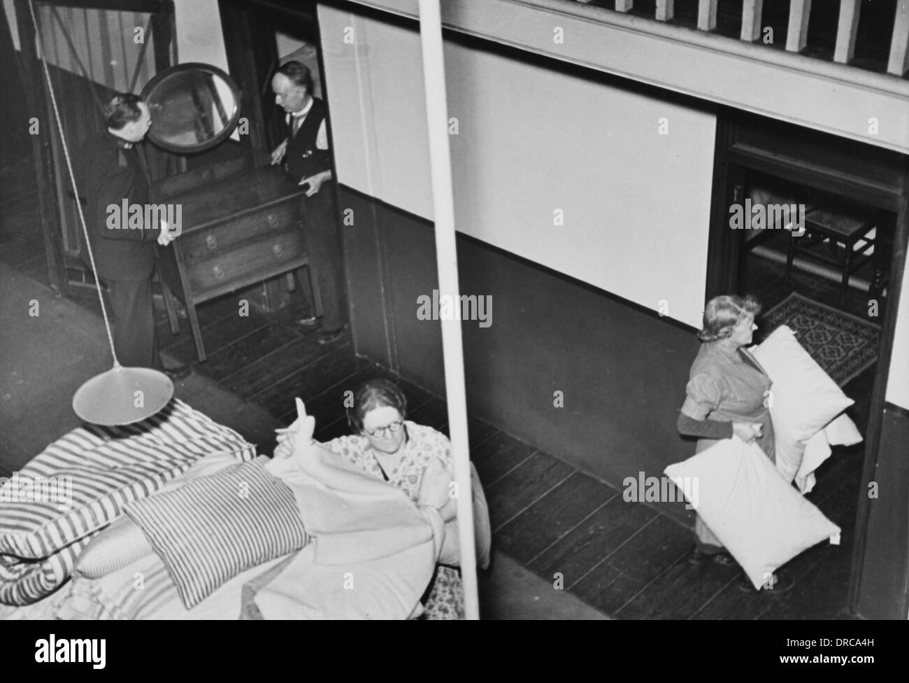 Refugee housing hi-res stock photography and images - Alamy