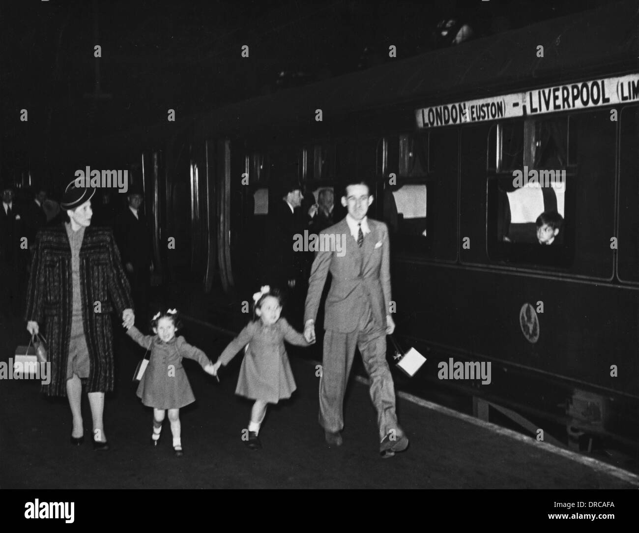 Ww2 family hi-res stock photography and images - Alamy