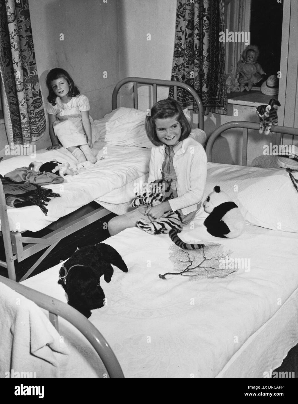 Ww2 evacuation of children hi-res stock photography and images - Alamy