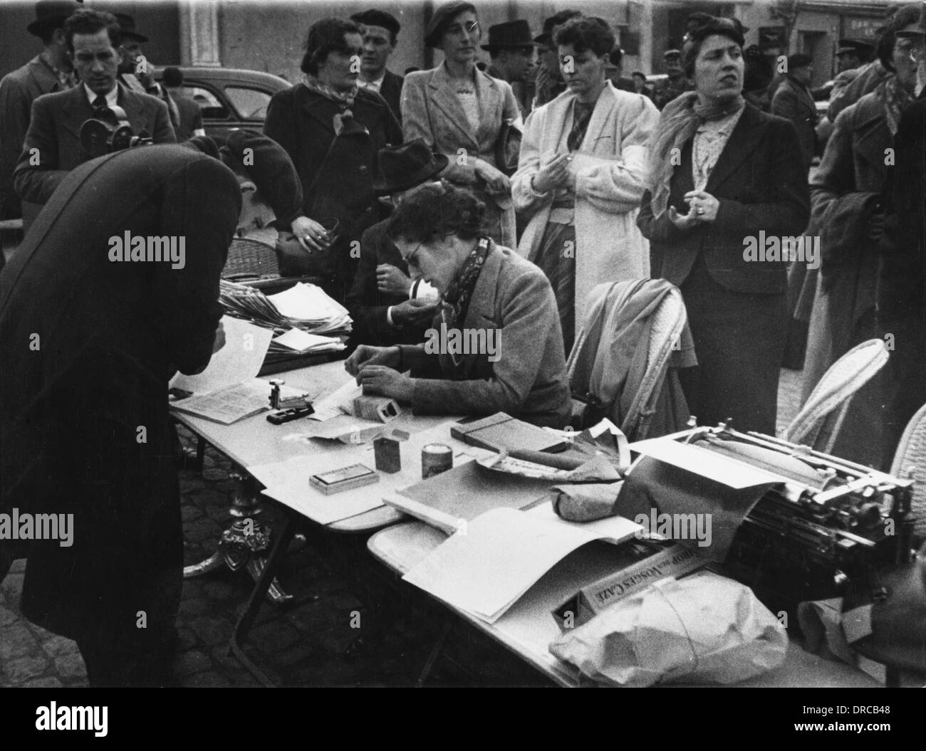 Spanish refugees WWII Stock Photo - Alamy
