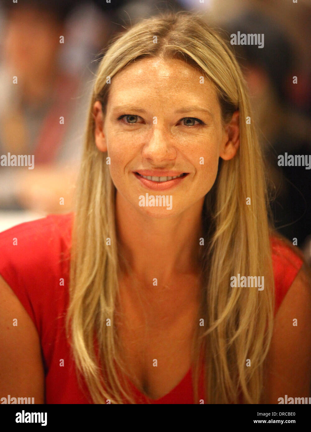 Anna Torv 2012