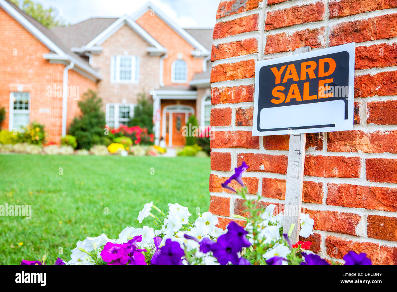 Yard sale sign hi-res stock photography and images - Alamy