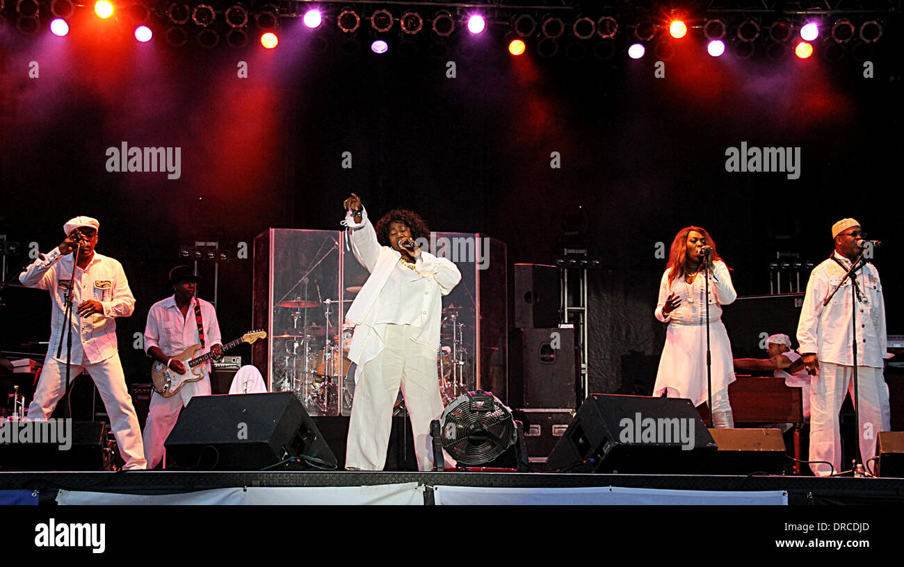 Mary davis sos band 30th hi-res stock photography and images - Alamy