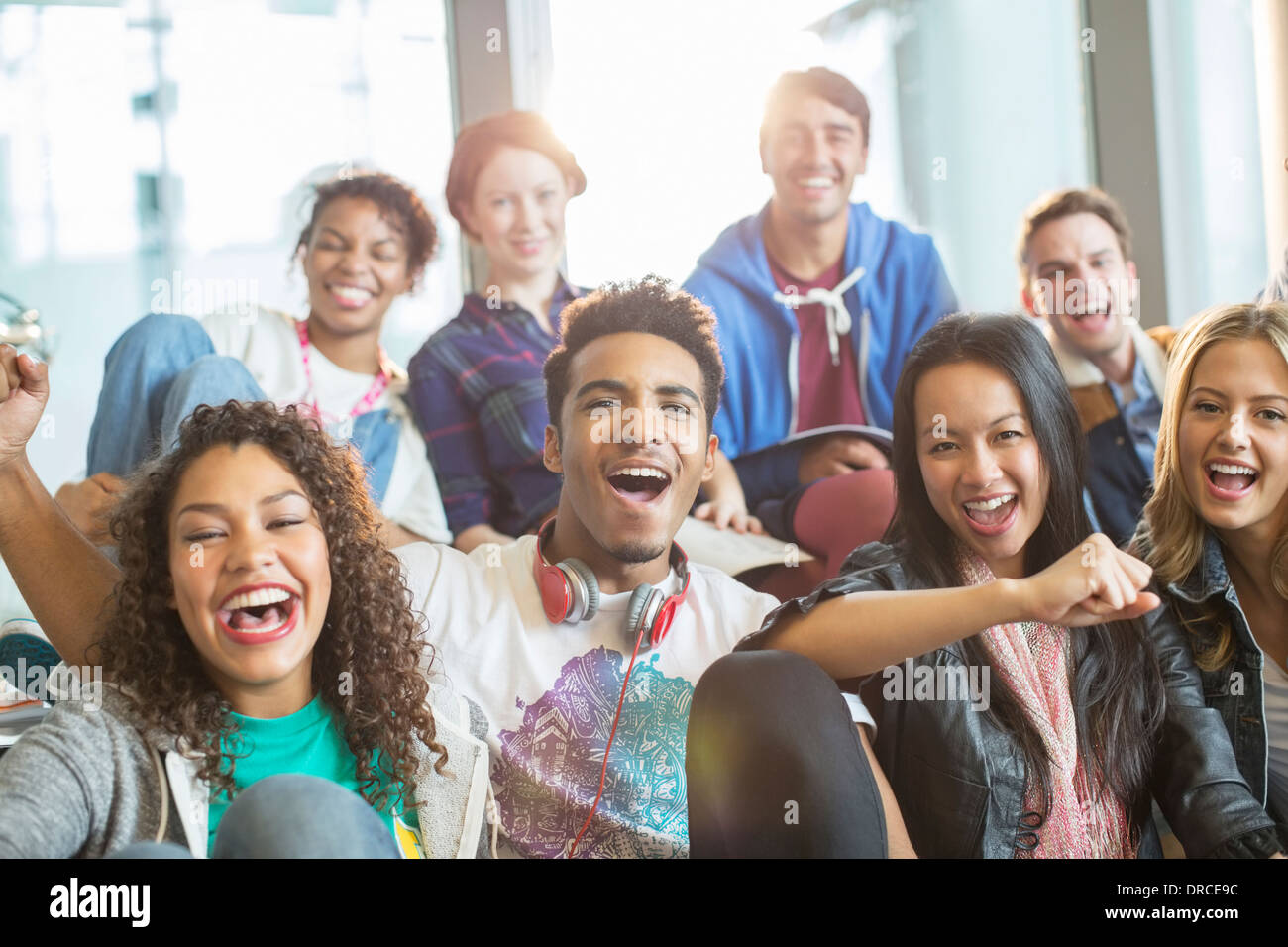 School friends hanging out hi-res stock photography and images - Alamy