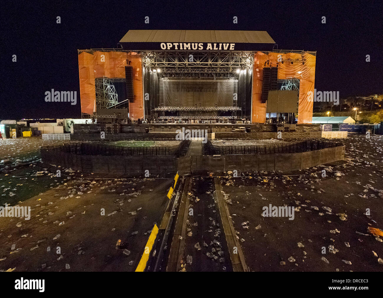 Atmosphere Festival Optimus Alive at Passeio Maritimo de Alges - Day 3 ...