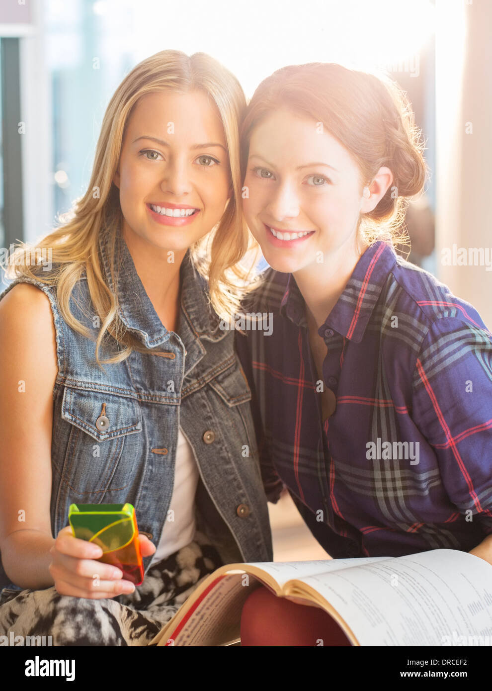 University students smiling Stock Photo - Alamy